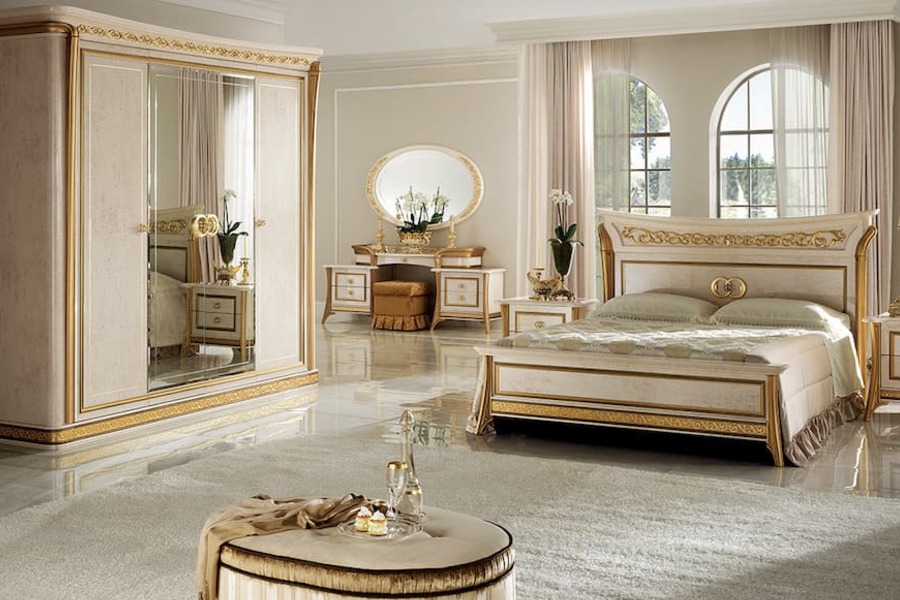 What are the main features of the neoclassical furniture style?